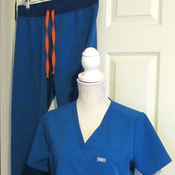 Figs | Other | Womens Figs Technical Collection Scrubs 2piece Set Size ...